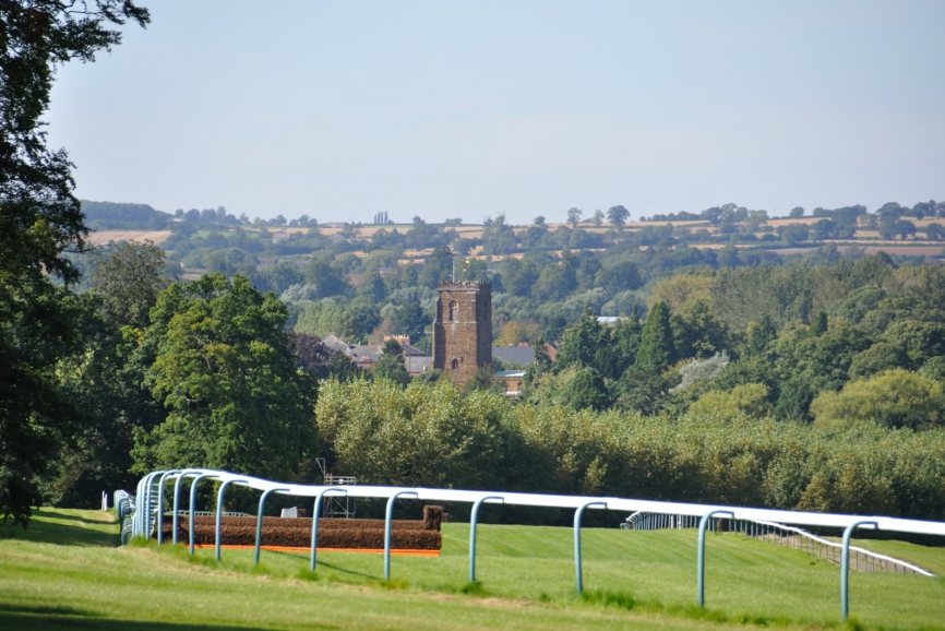 STAR PREVIEW: Towcester Thursday – Football & Racing News – Star Sports