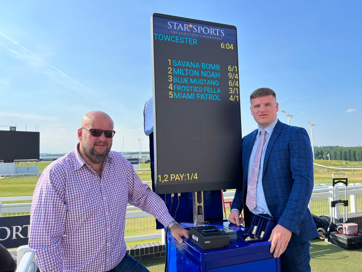 SIMON NOTT betting blog: Towcester Saturday Greyhound Derby Third Round ...