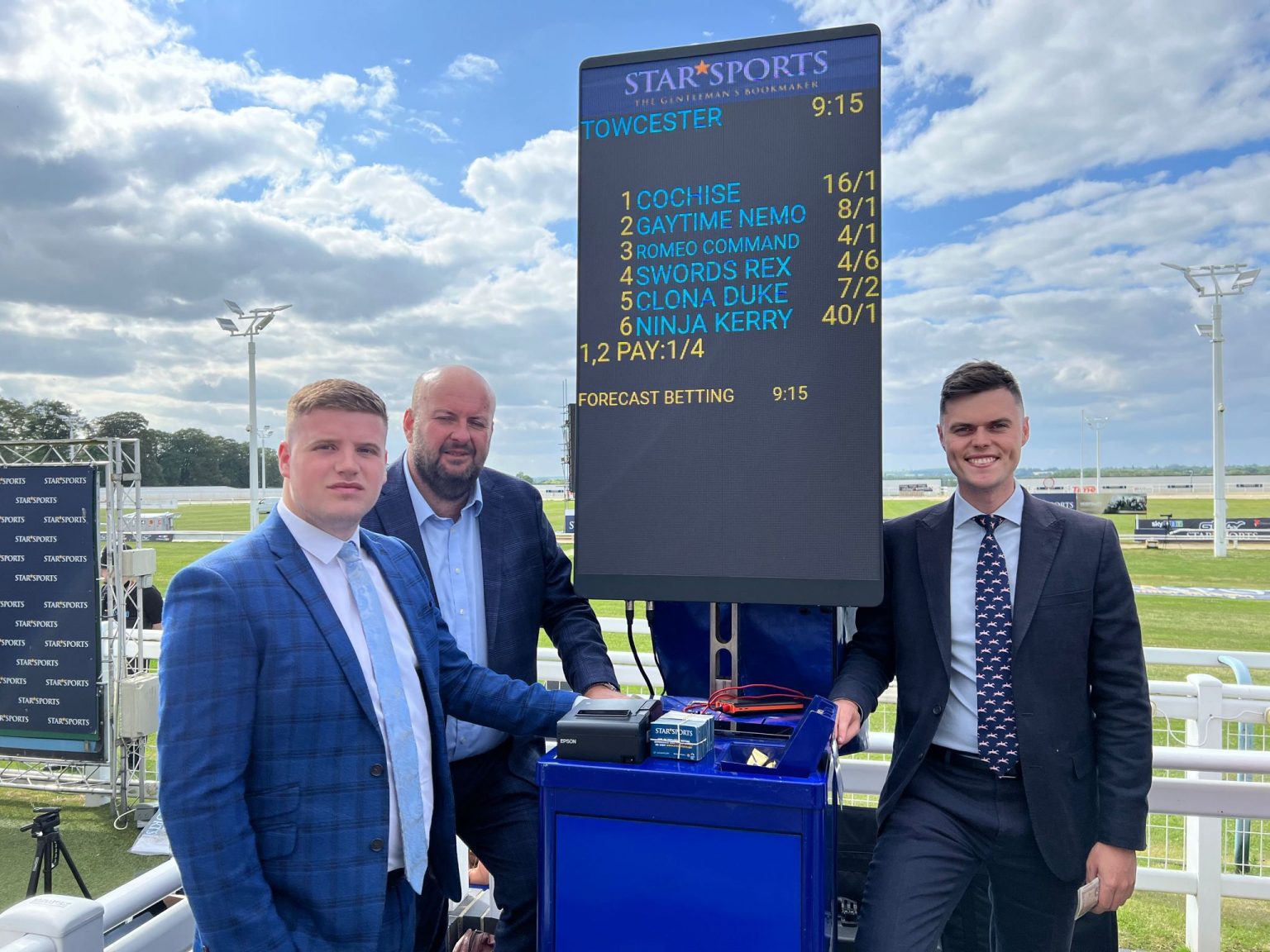 SIMON NOTT betting blog: Towcester Saturday Greyhound Derby Final ...