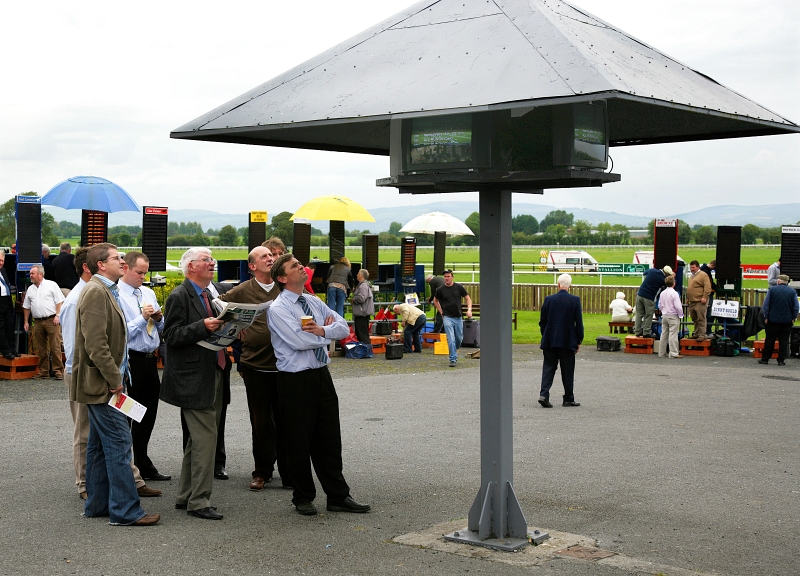 DAVY RUSSELL Sat: Down Royal / Aintree Preview – Football & Racing News ...