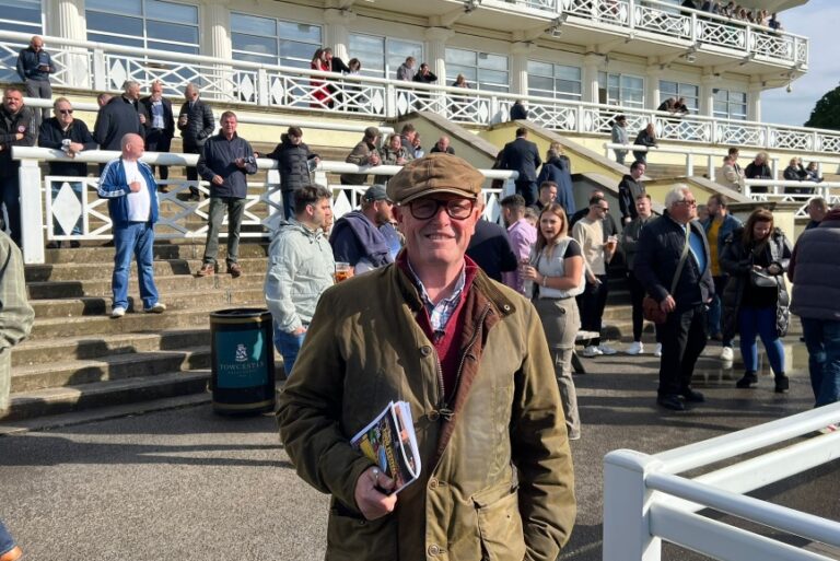 SIMON NOTT BETTING BLOG: Greyhound Derby Quarter-Finals, Towcester ...