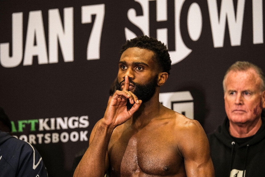 STAR BOXING PREVIEW: Ennis v Chukhadzhian – Football & Racing News ...