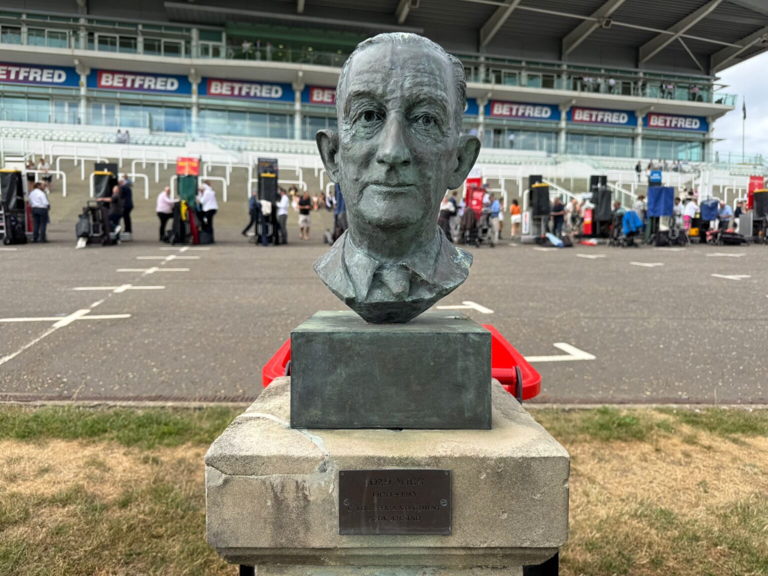 SIMON NOTT BETTING BLOG: Epsom Thursday – Football & Racing News – Star ...